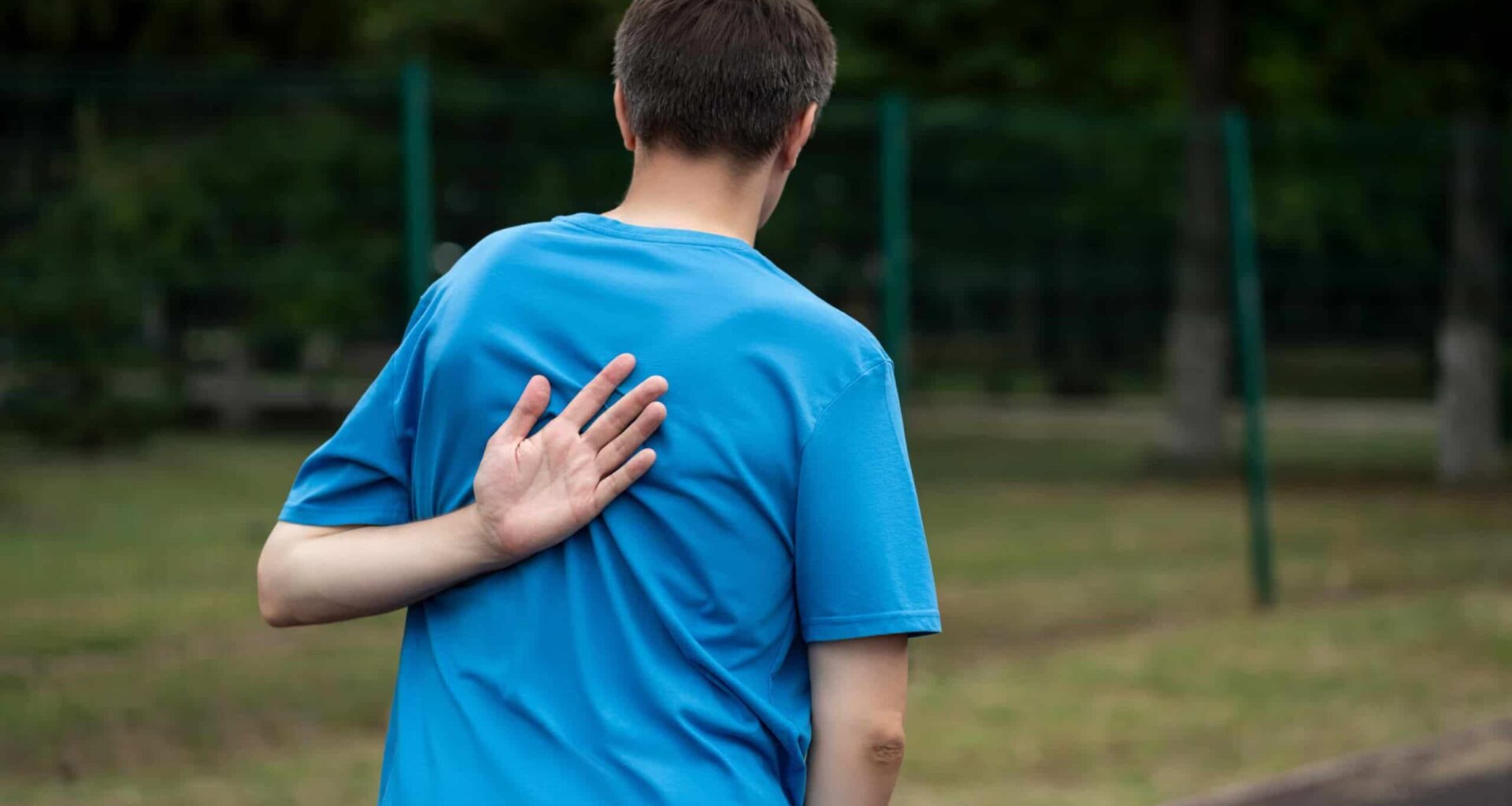 Dor na coluna torácica: sintomas e quando se preocupar - ITC Vertebral