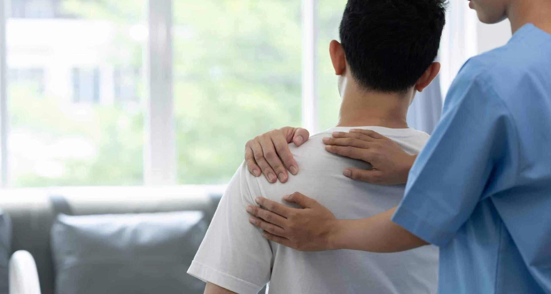 Dor nas costas lado esquerdo perto da escápula: o que pode ser e como ...