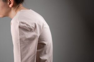 Corcunda no pescoço: causas e como resolver - ITC Vertebral
