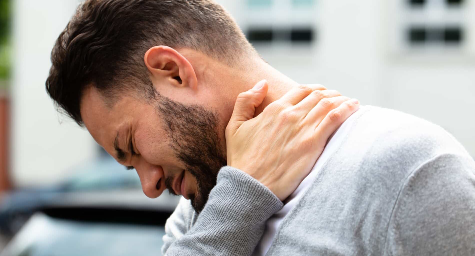 O que a cervicalgia pode causar? - ITC Vertebral